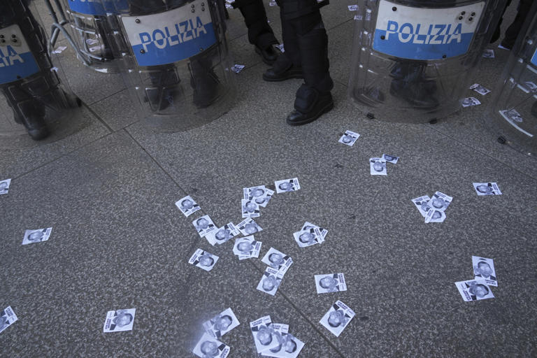 Mayor denies wrongdoing in a corruption probe into Milan's building boom