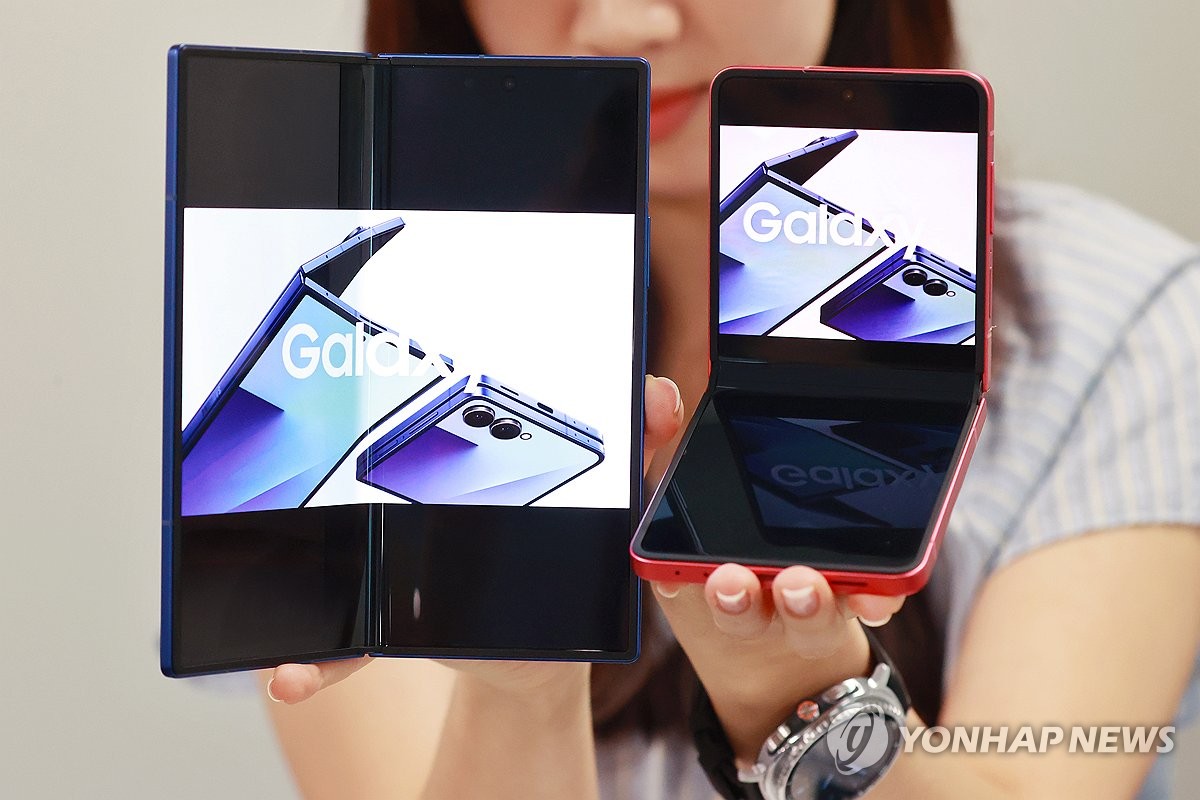 Samsung Display's new foldable OLED panel passes 500,000-fold ...