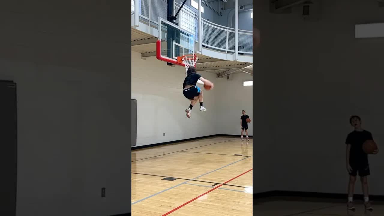 insane under-both-legs basketball dunk!