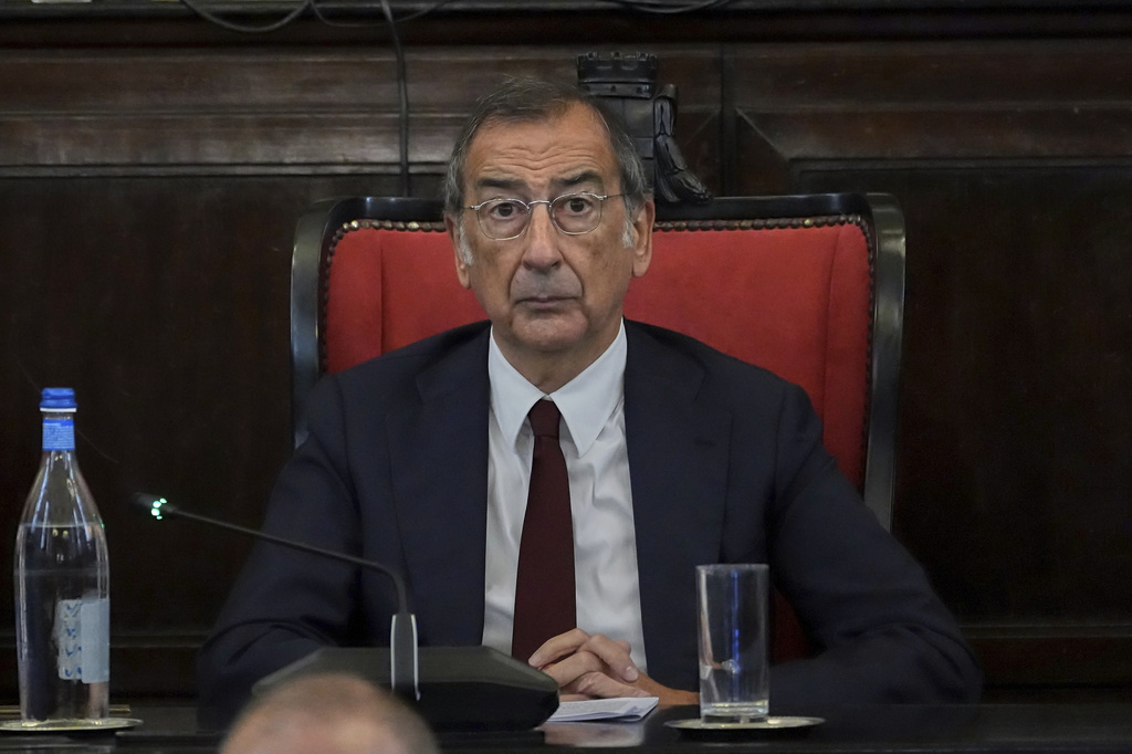 Mayor denies wrongdoing in a corruption probe into Milan's building boom