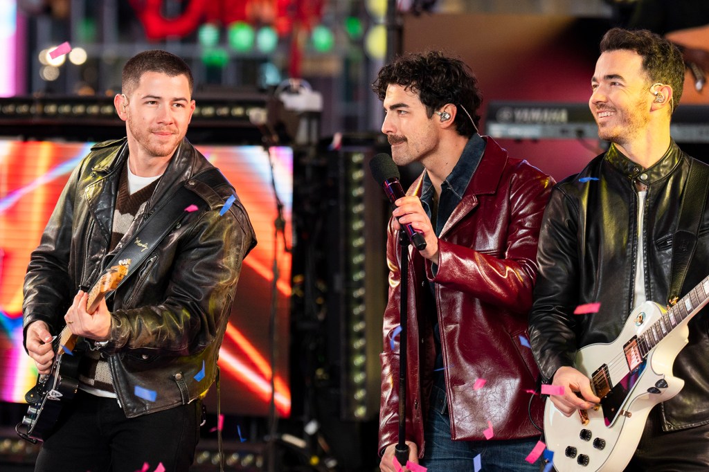 Jonas Brothers' Father Wins Bidding War to Purchase Band's Partial ...