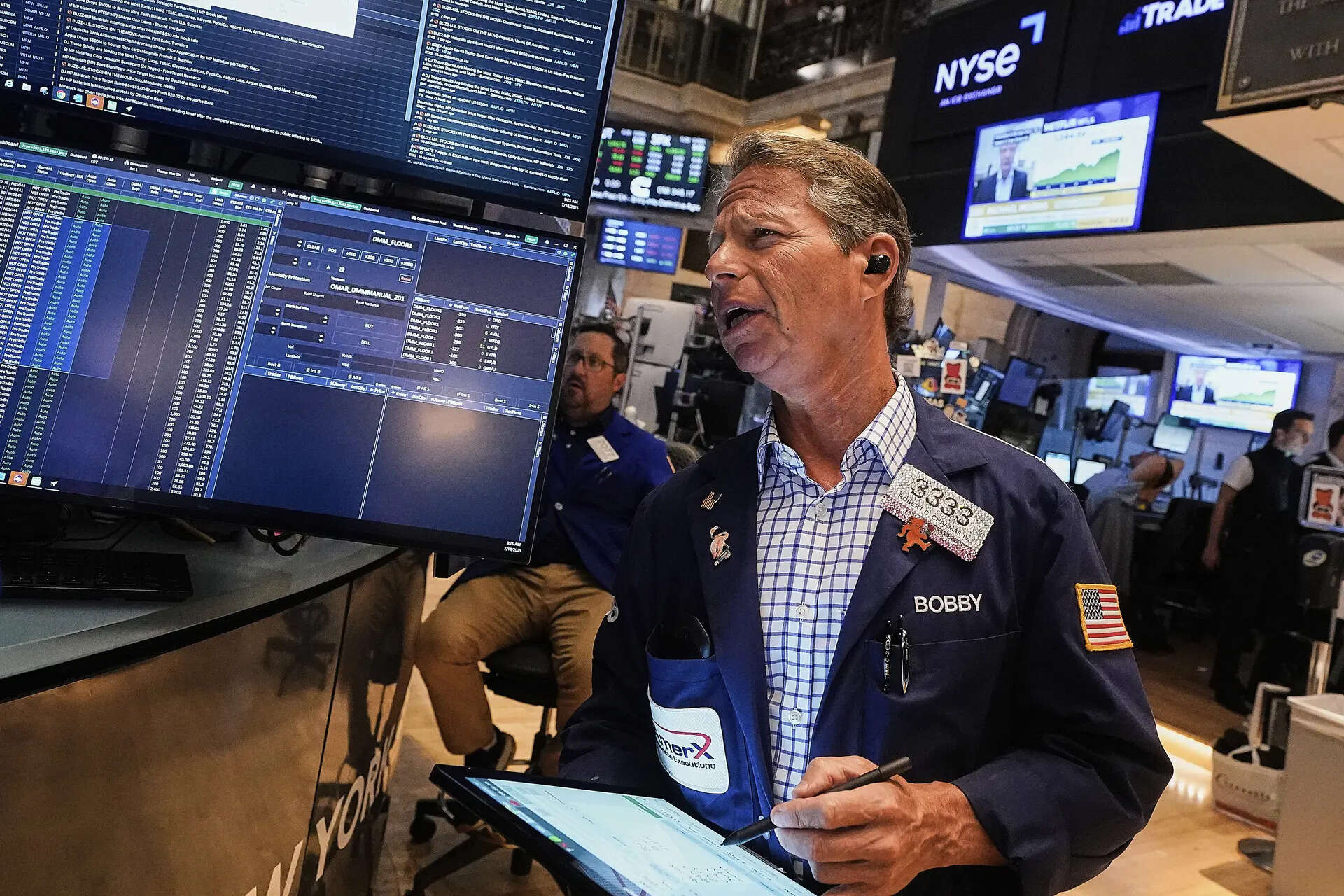 US Stock Market: S&P 500, Nasdaq Composite hit fresh highs, Dow Jones drops