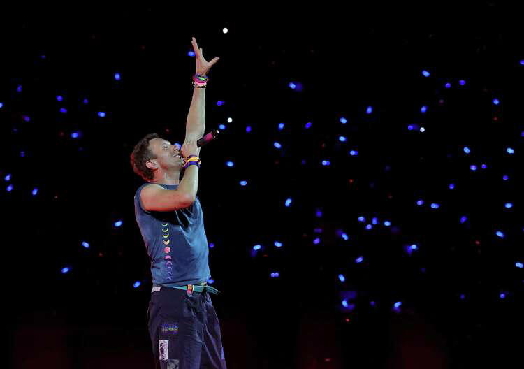 ‘Don't get caught tonight': Musicians warn fans after Coldplay ‘Kiss ...