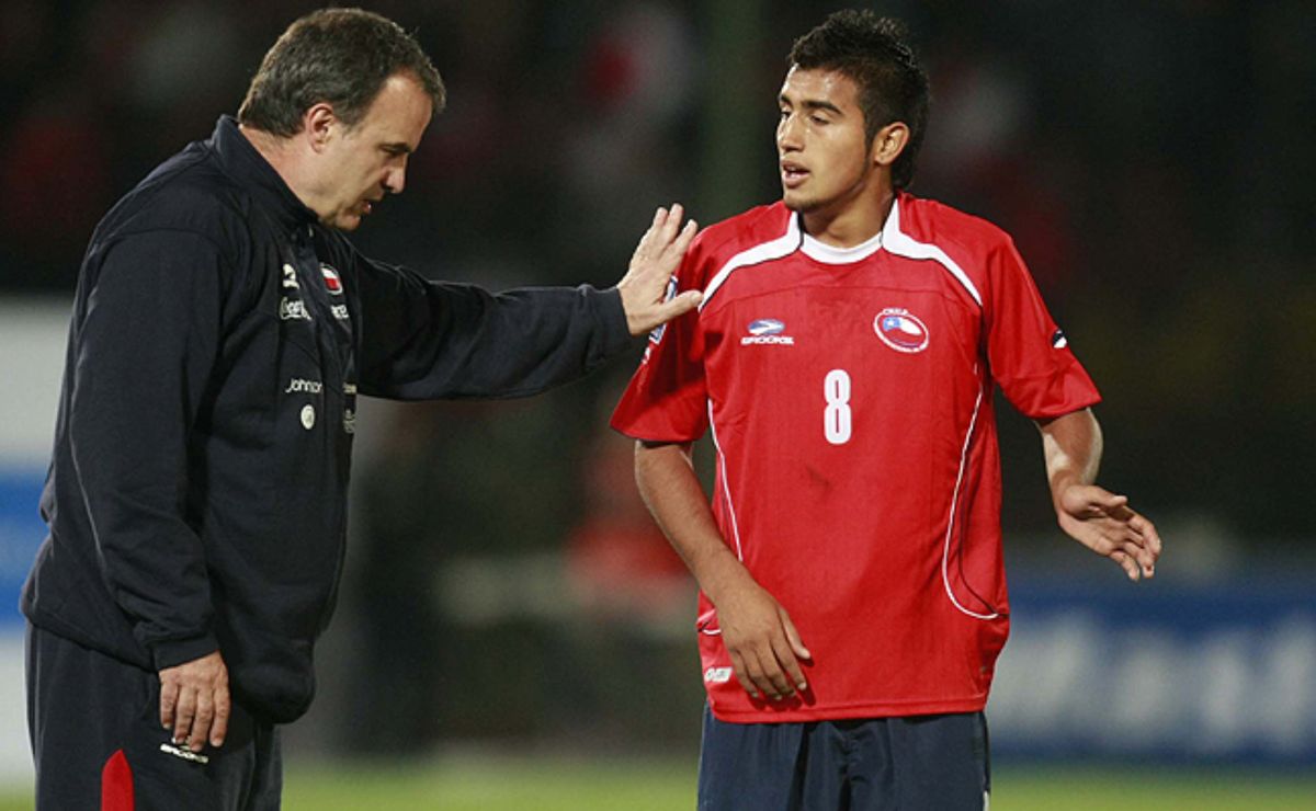 Arturo Vidal aplaude a Marcelo Bielsa por la carrera de este campeón ...