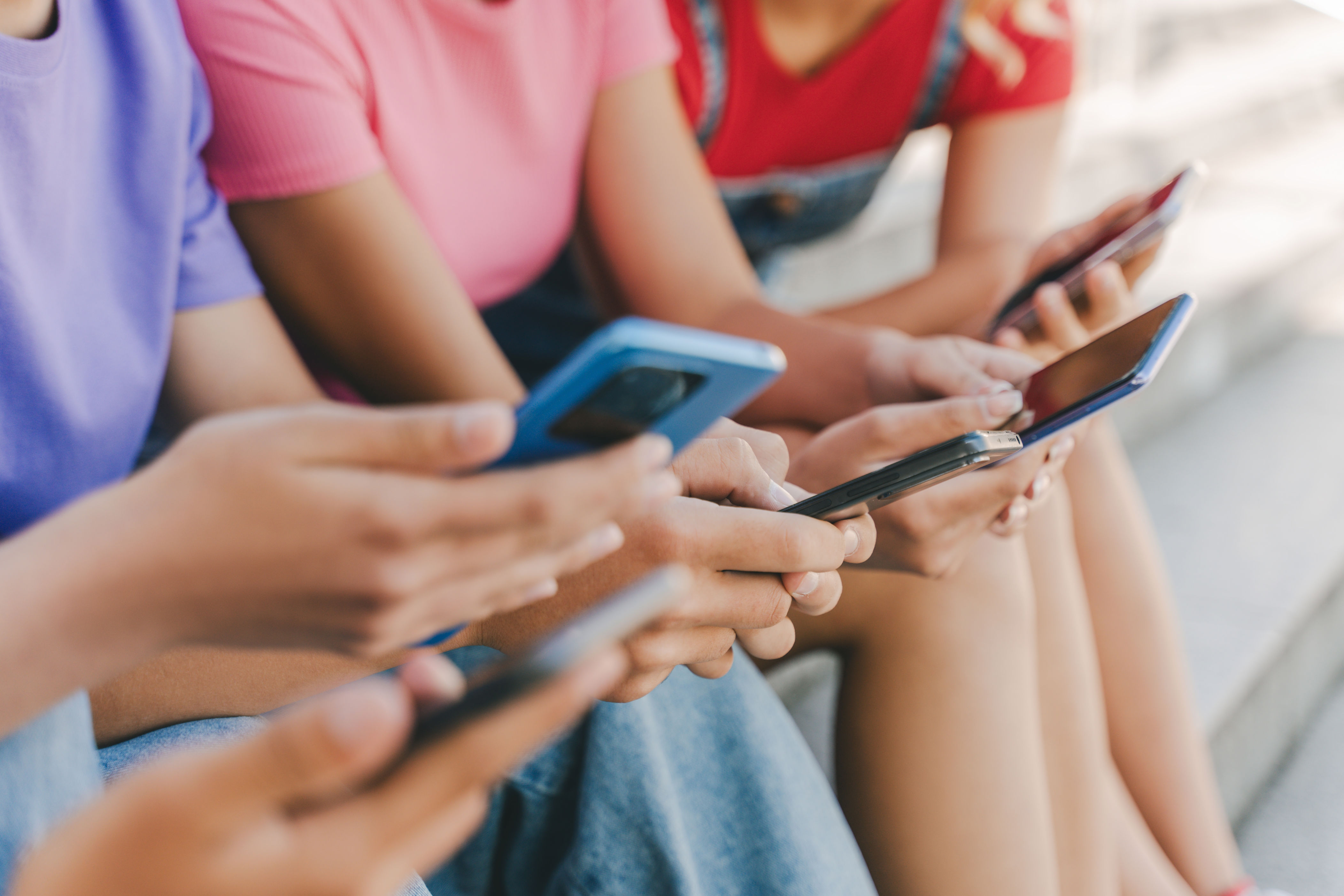 Study warns about significant mental health risks of giving smartphones ...
