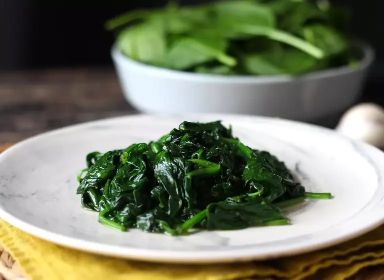 Comment faire cuire des épinards à la poêle