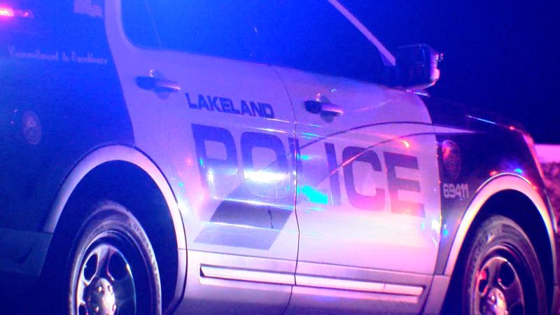Body found inside vehicle submerged in Lakeland retention pond