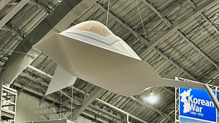 YF-118G Bird of Prey Stealth Fighter Has a Message for the U.S. Air Force