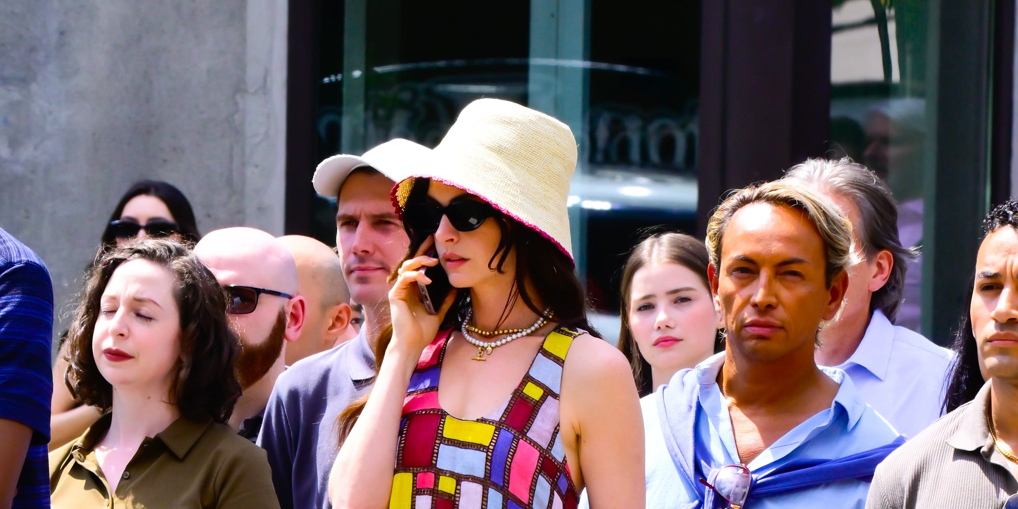 See Anne Hathaway's First Looks as Andrea Sachs for 'Devil Wears Prada ...