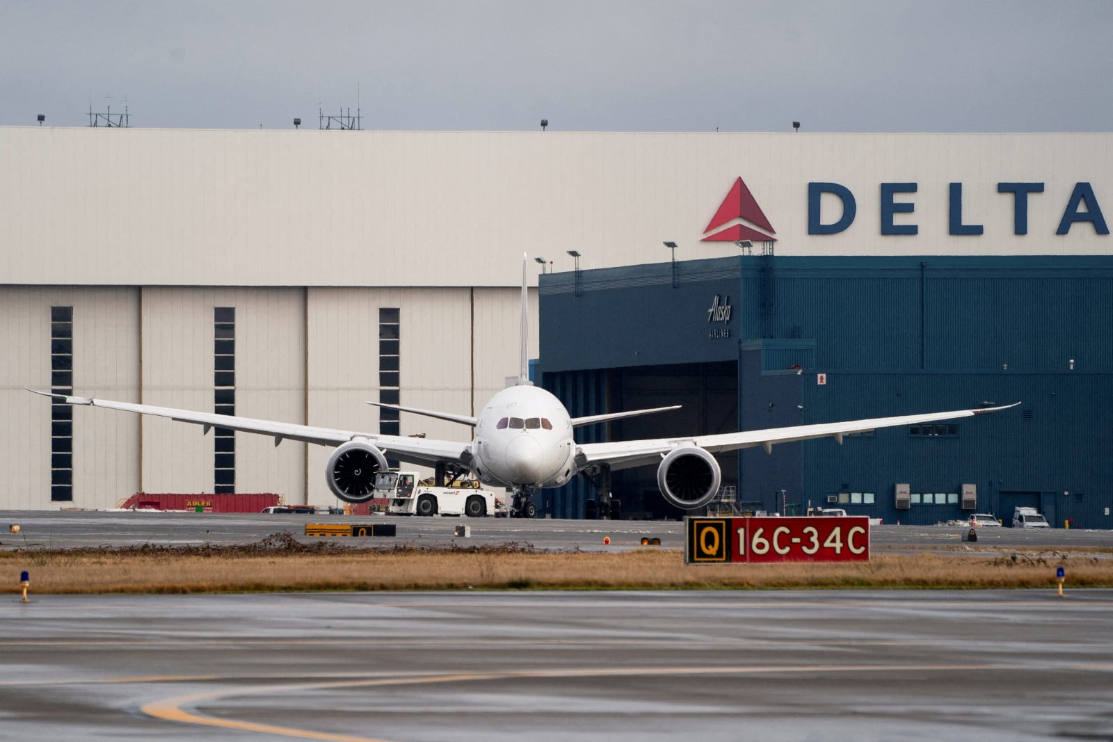 Delta’s ‘egregious’ plan that could hike prices for grieving families ...