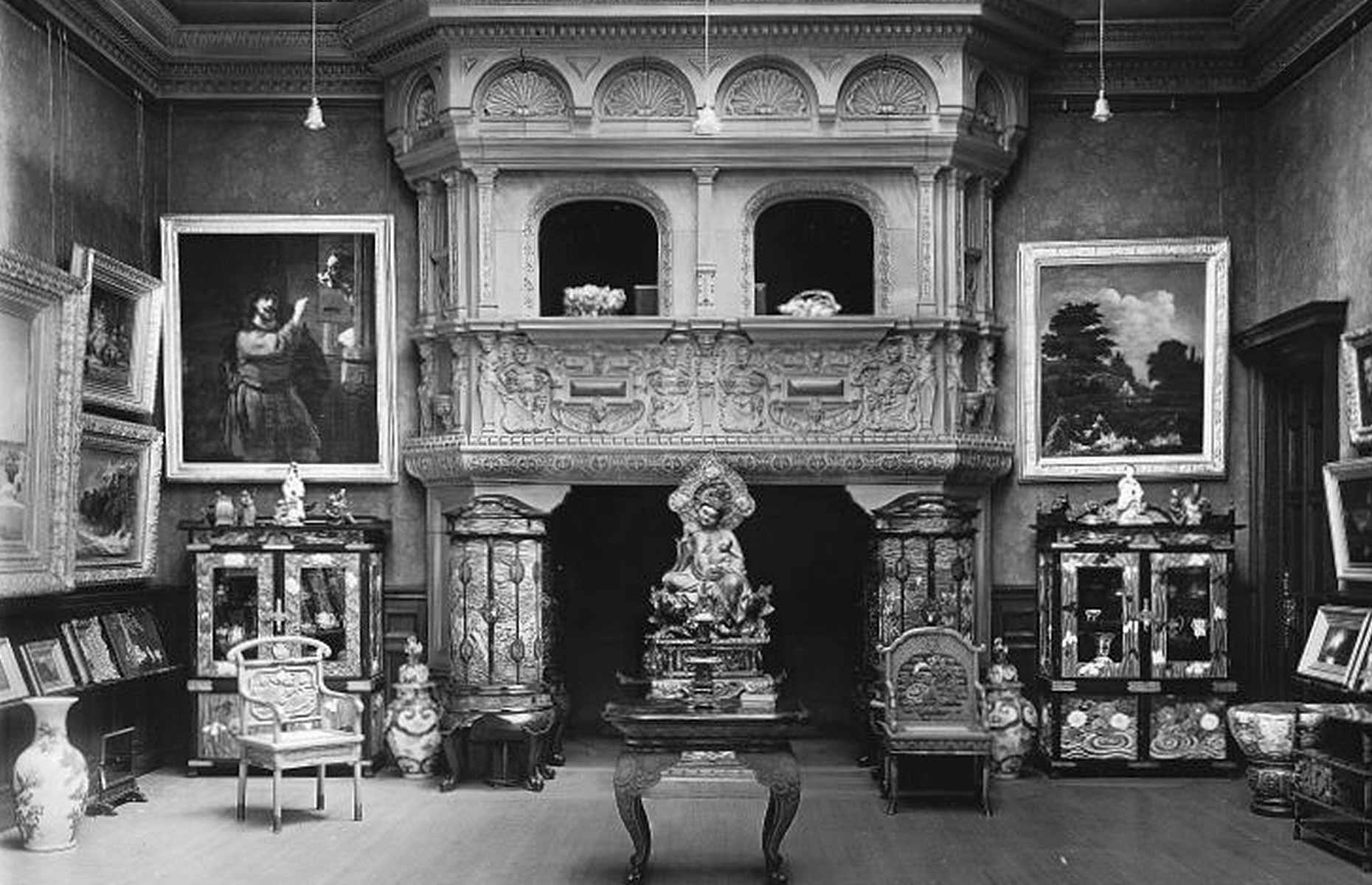 Rare photos of the world’s most magnificent lost mansions