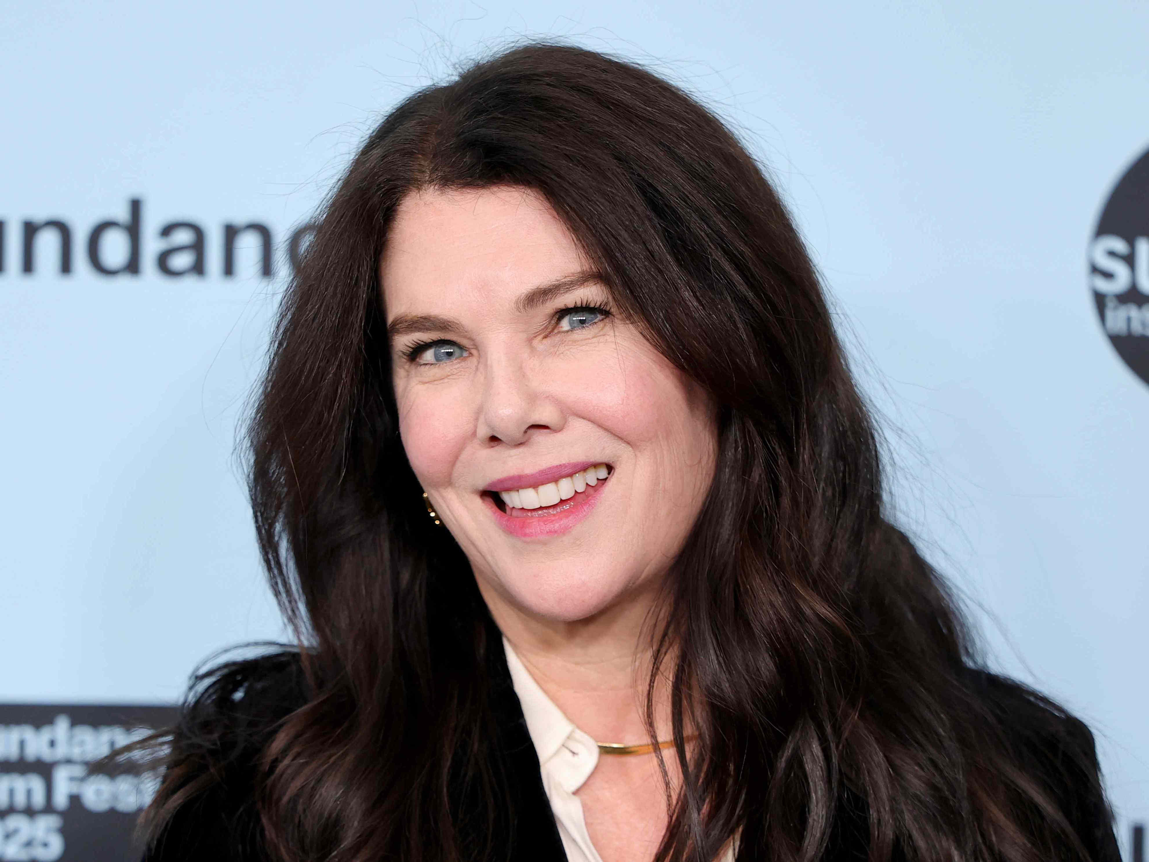 Lauren Graham, 58, Wears the Wrinkle-Filling Foundation Martha Stewart ...