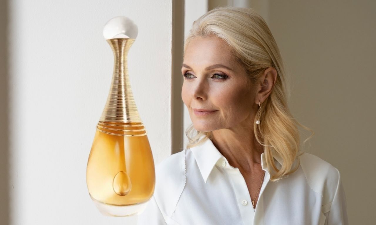 El perfume perfecto para una mujer mayor de 60 años que es elegante y ...