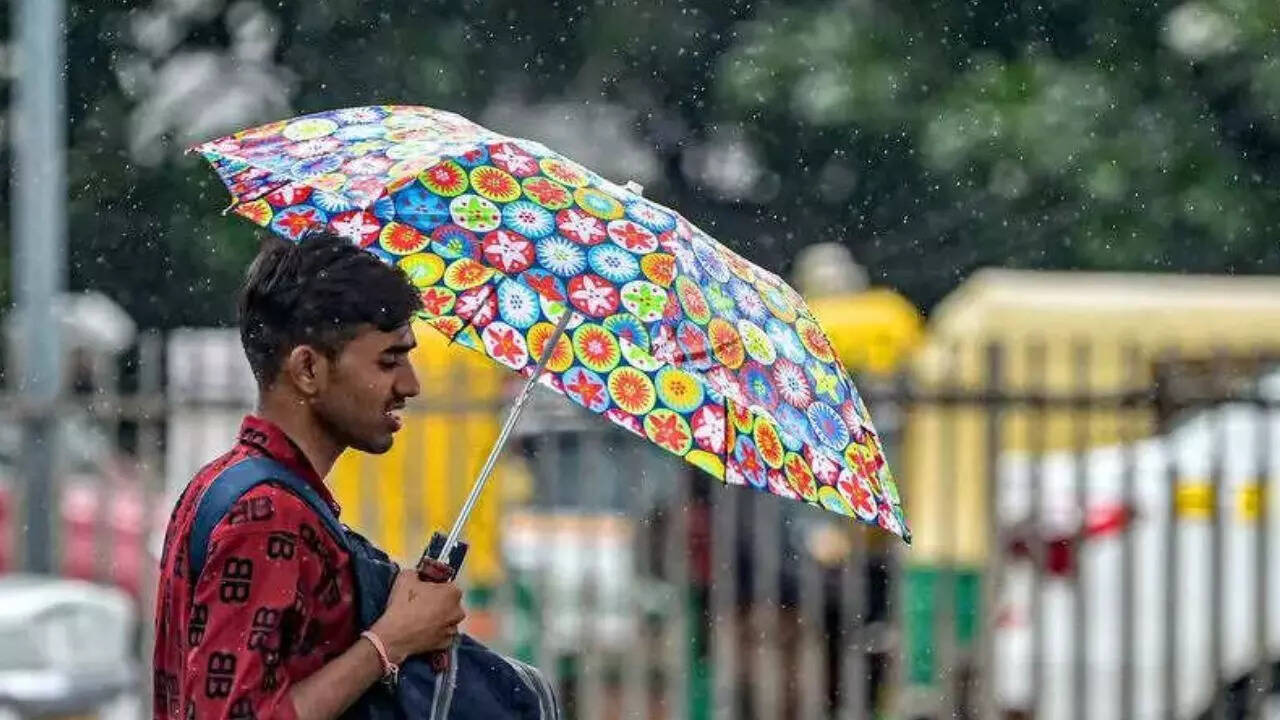 New Delhi weather update: Rainy intervals and rising temperatures ...