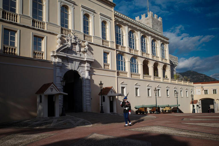 Princess Charlene's private palace swimming pool for 2 kids looks ...