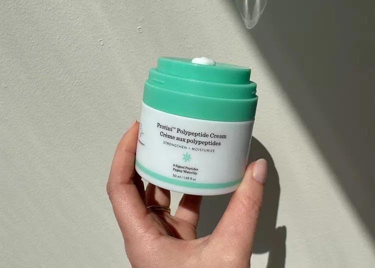 Chăm dùng một sản phẩm, BTV làm đẹp có da căng bóng