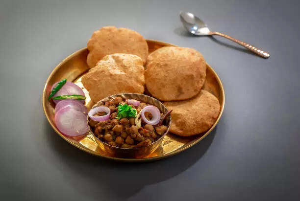 Why Indians consume raw onion with meals and it’s not just for crunch