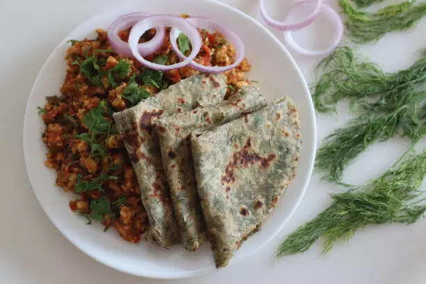 Why Indians consume raw onion with meals and it’s not just for crunch