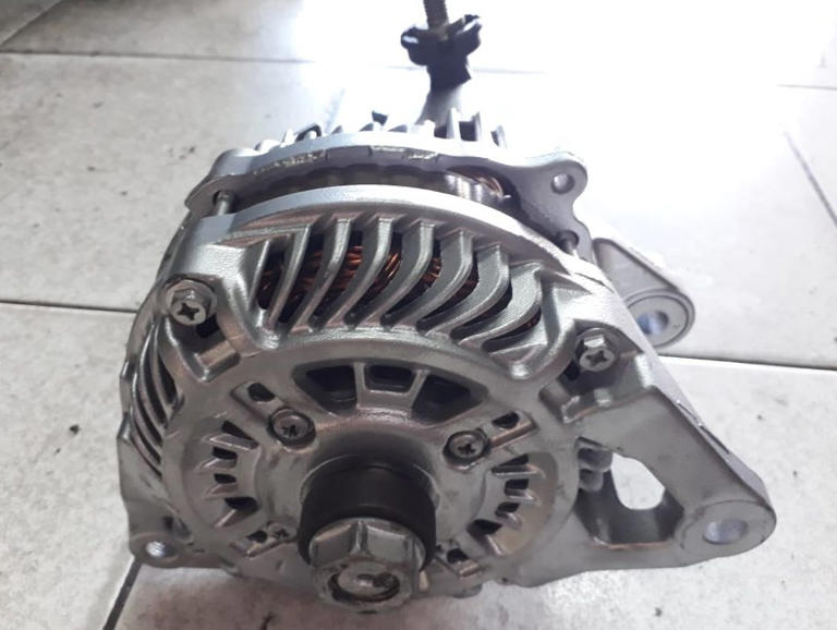 Ini Ciri-ciri Dinamo Ampere atau Alternator Mobil yang Lemah!
