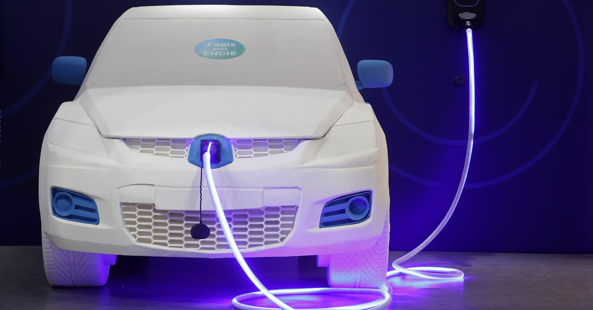 The race to roll out solid-state batteries is picking up steam again