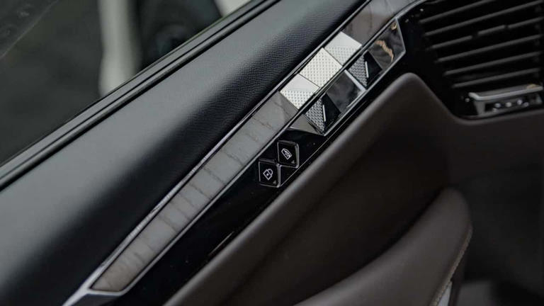 DS N°4, ecco come cambiano interni e bagagliaio