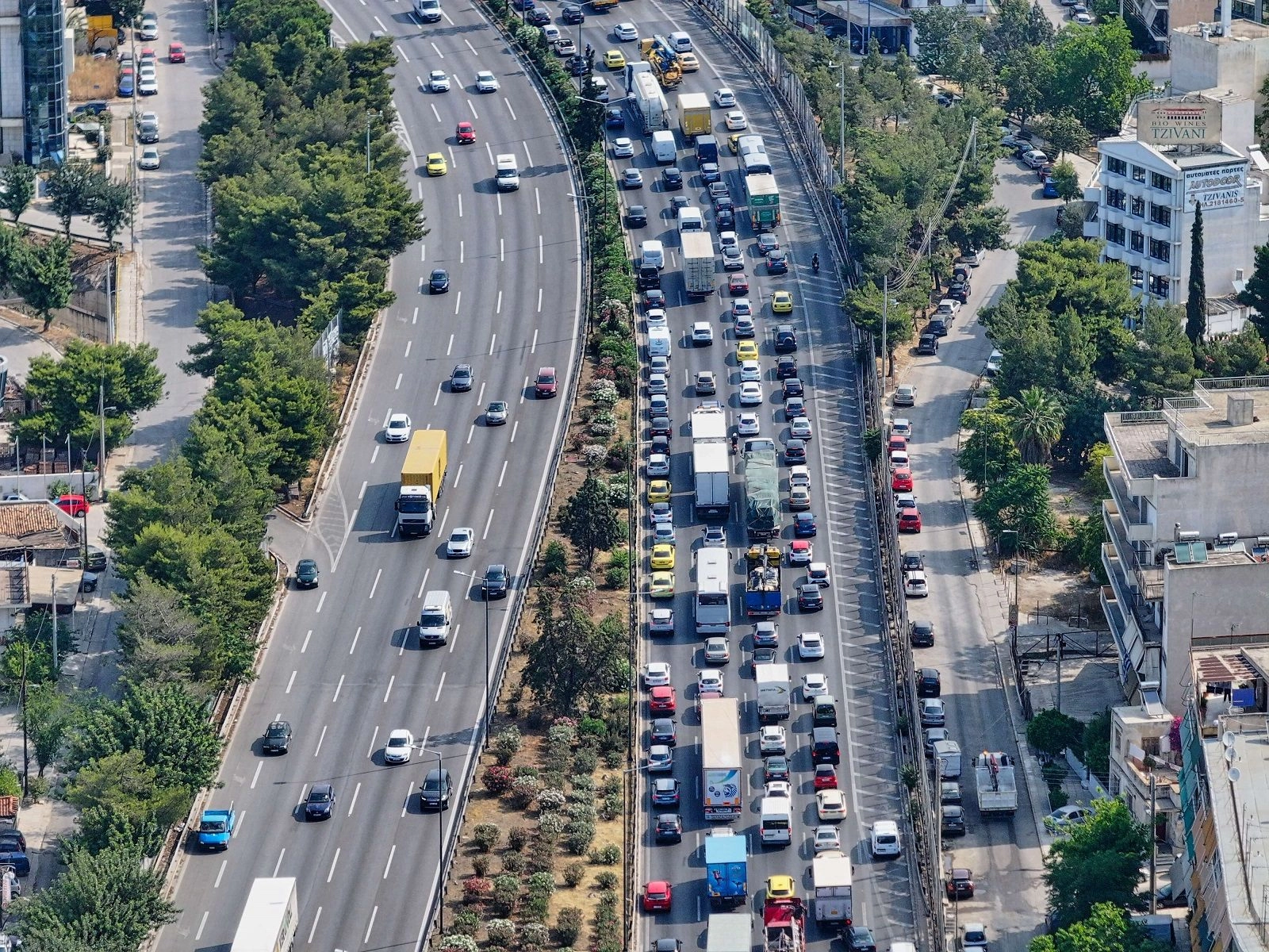 Κίνηση στους δρόμους: Καθυστερήσεις στον Κηφισό και στην λ. Αθηνών λόγω ...