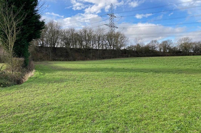 Former Super League referee helps residents tackle battery storage ...