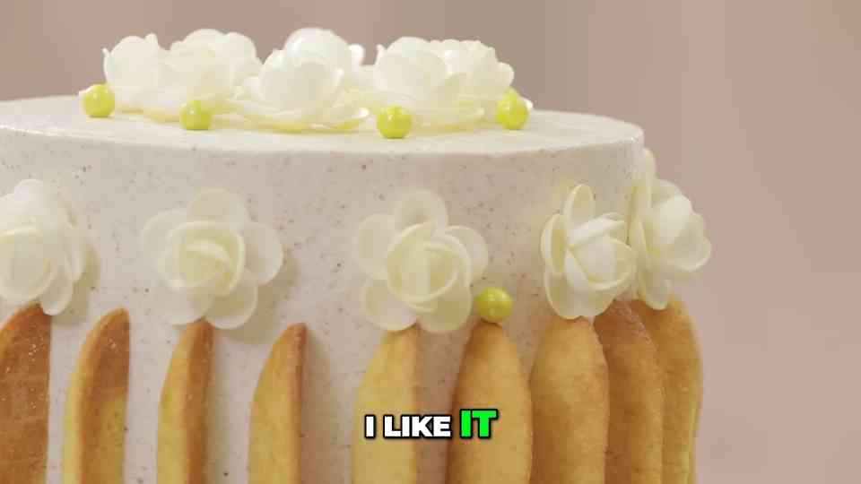 Cake Decorating - Easy & Gorgeous Dessert Idea!