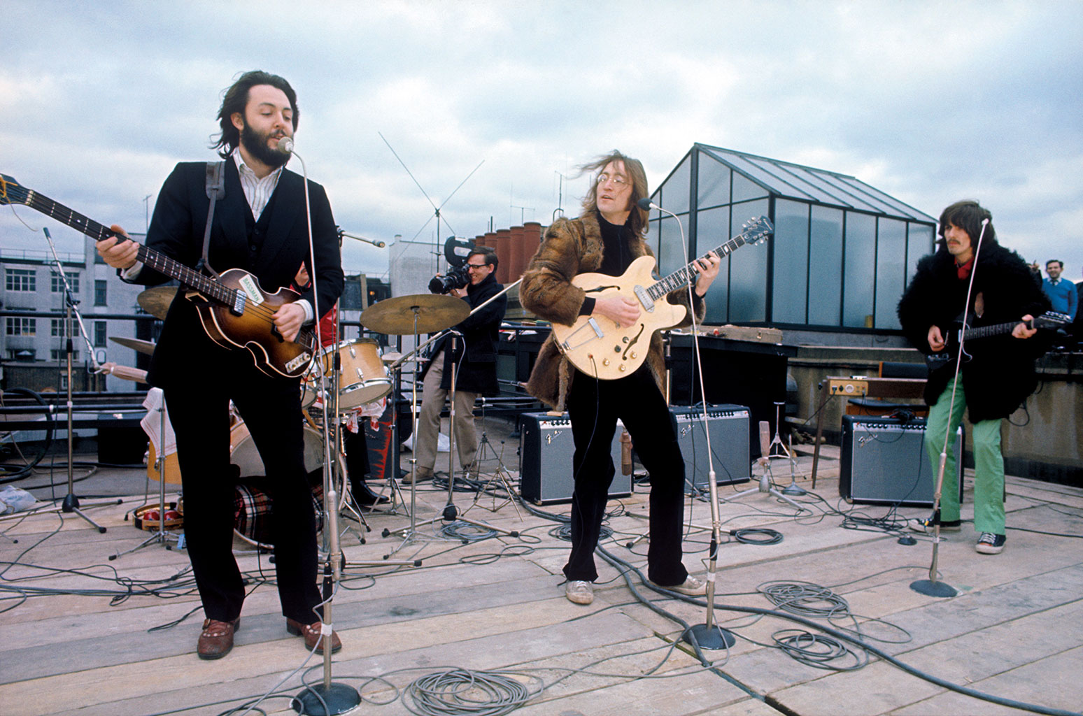 10 Iconic Live Performances That Still Give Us Goosebumps