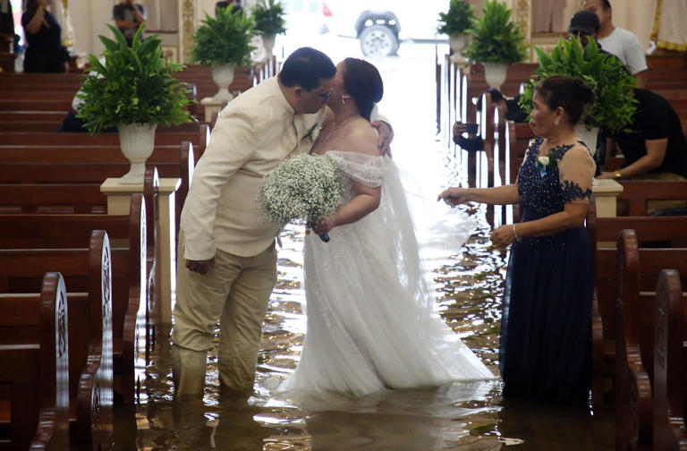 Love in the Time of Flood: A wedding at Barasoain