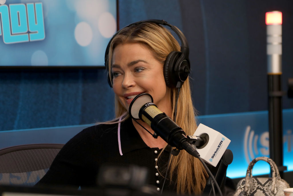 Denise Richards Seen Ringless Following Estranged Husband's Explosive ...