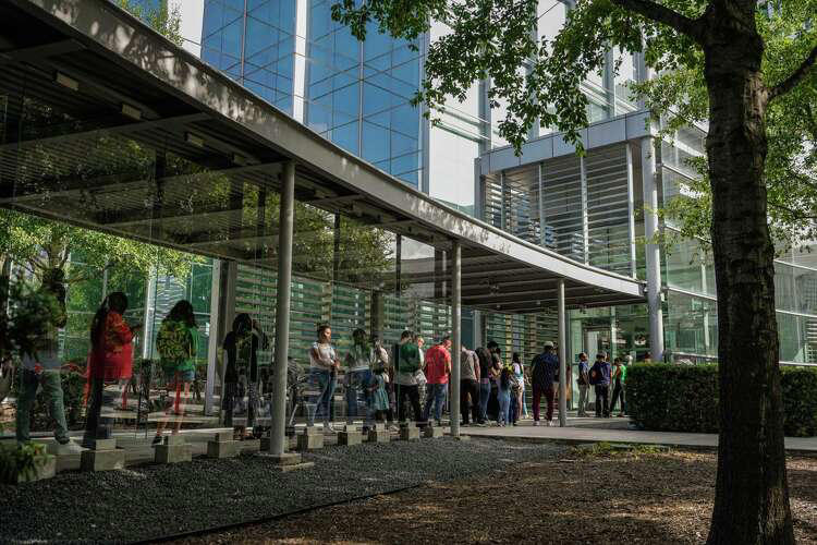 Can military attorneys fix Houston's overwhelmed immigration courts ...