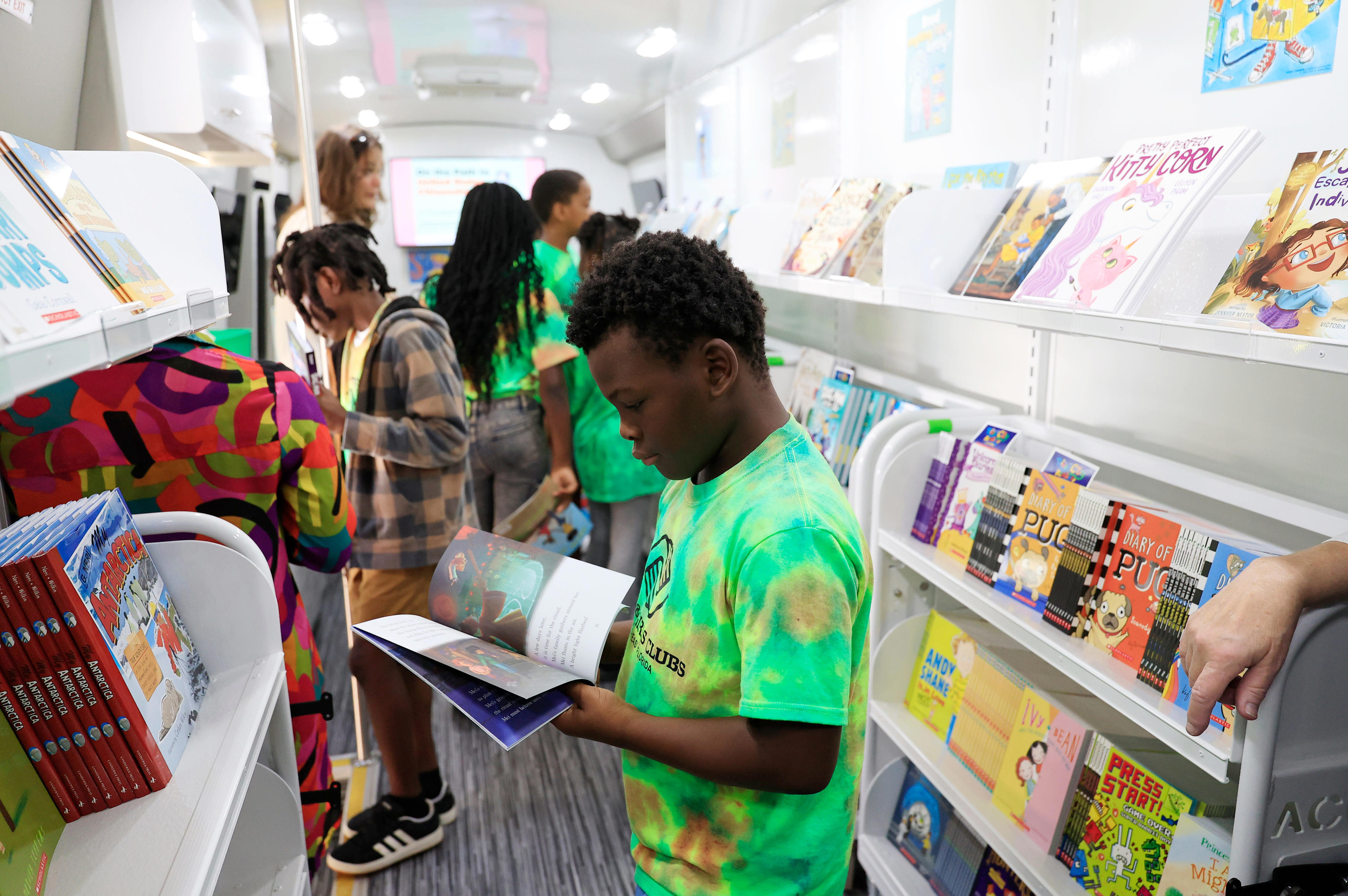 Duval School Board changed its policy on removing books. Here's how.