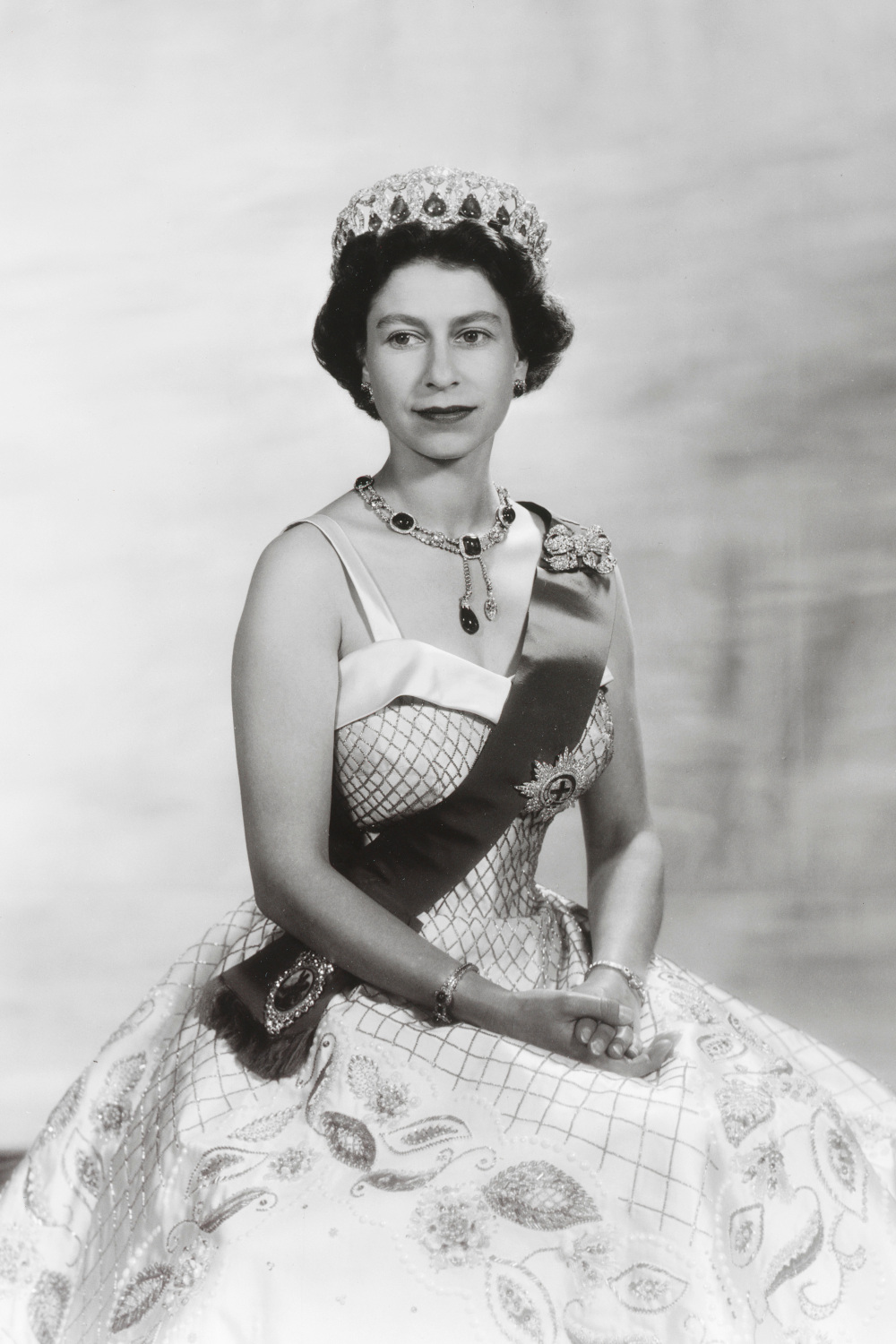 Queen Elizabeth II's Royal Style Will Take Centre Stage In Upcoming ...