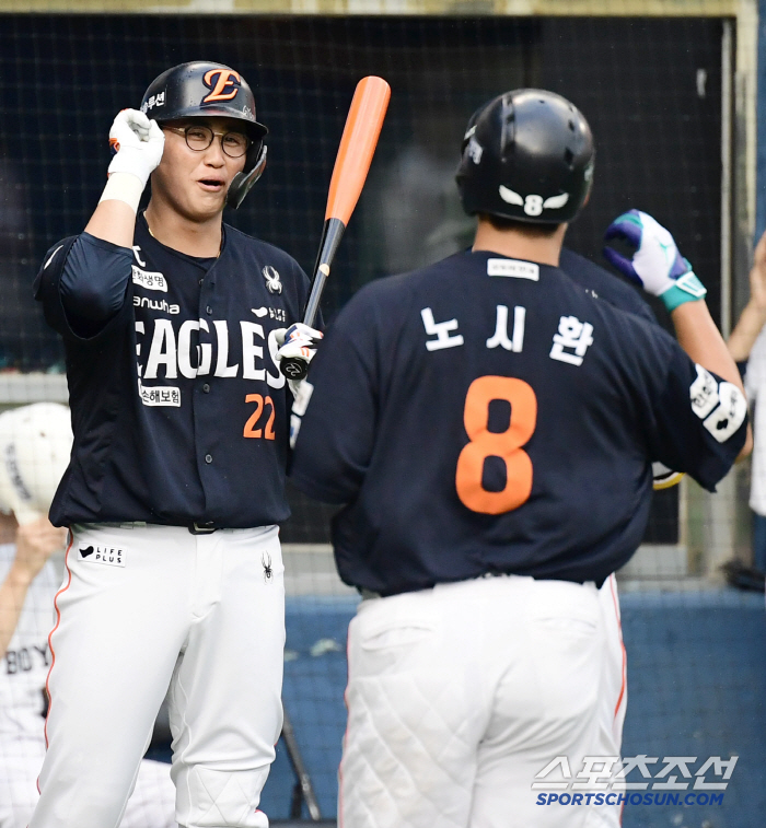 Chae Eun Sung and Noh Si Hwan. I'll do the ceremony