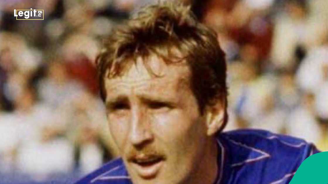 Fans mourn the death of Chelsea and Liverpool legend days after Club ...