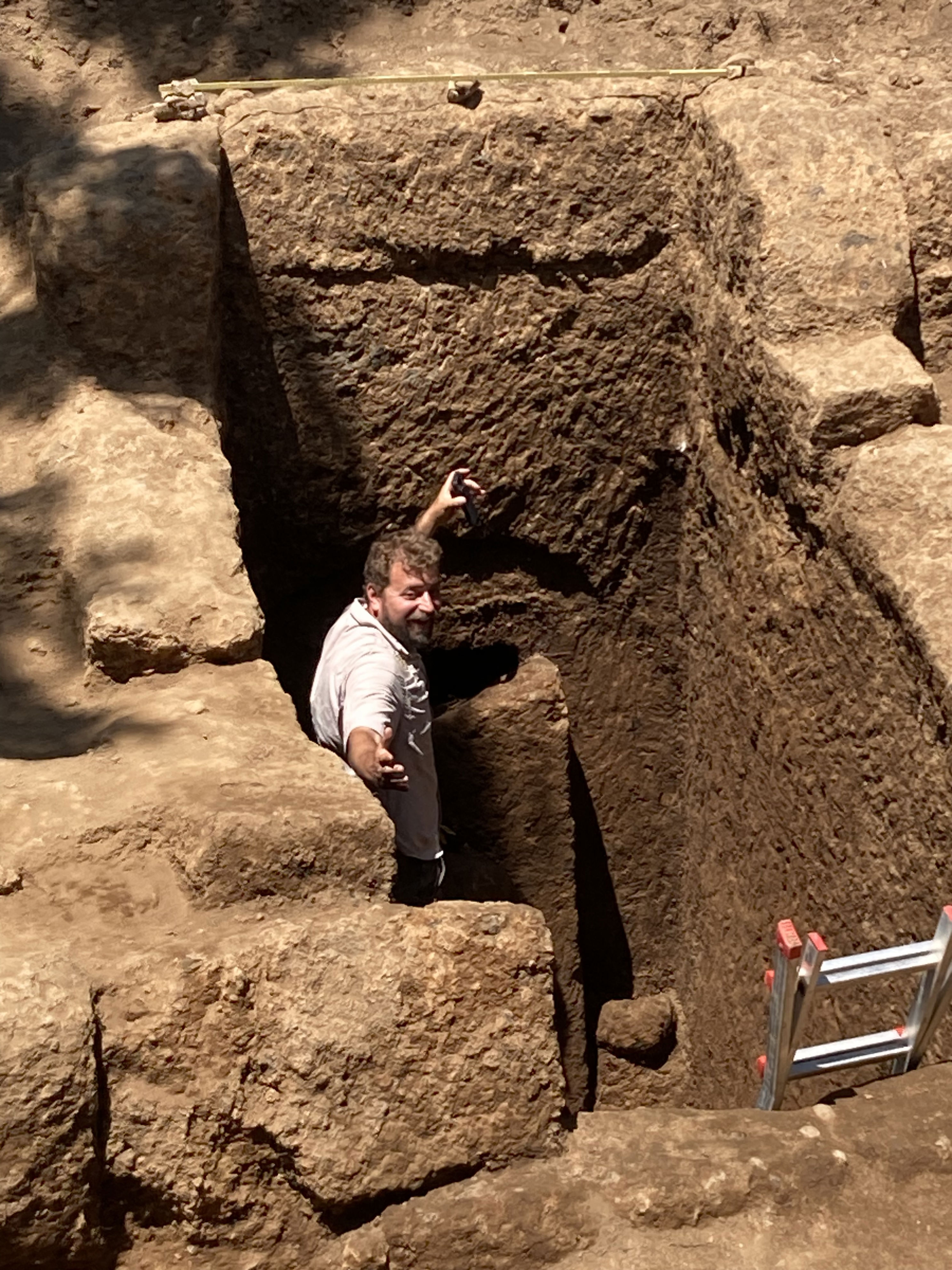Pristine Etruscan tomb discovered in Italy contains more than 100 ...