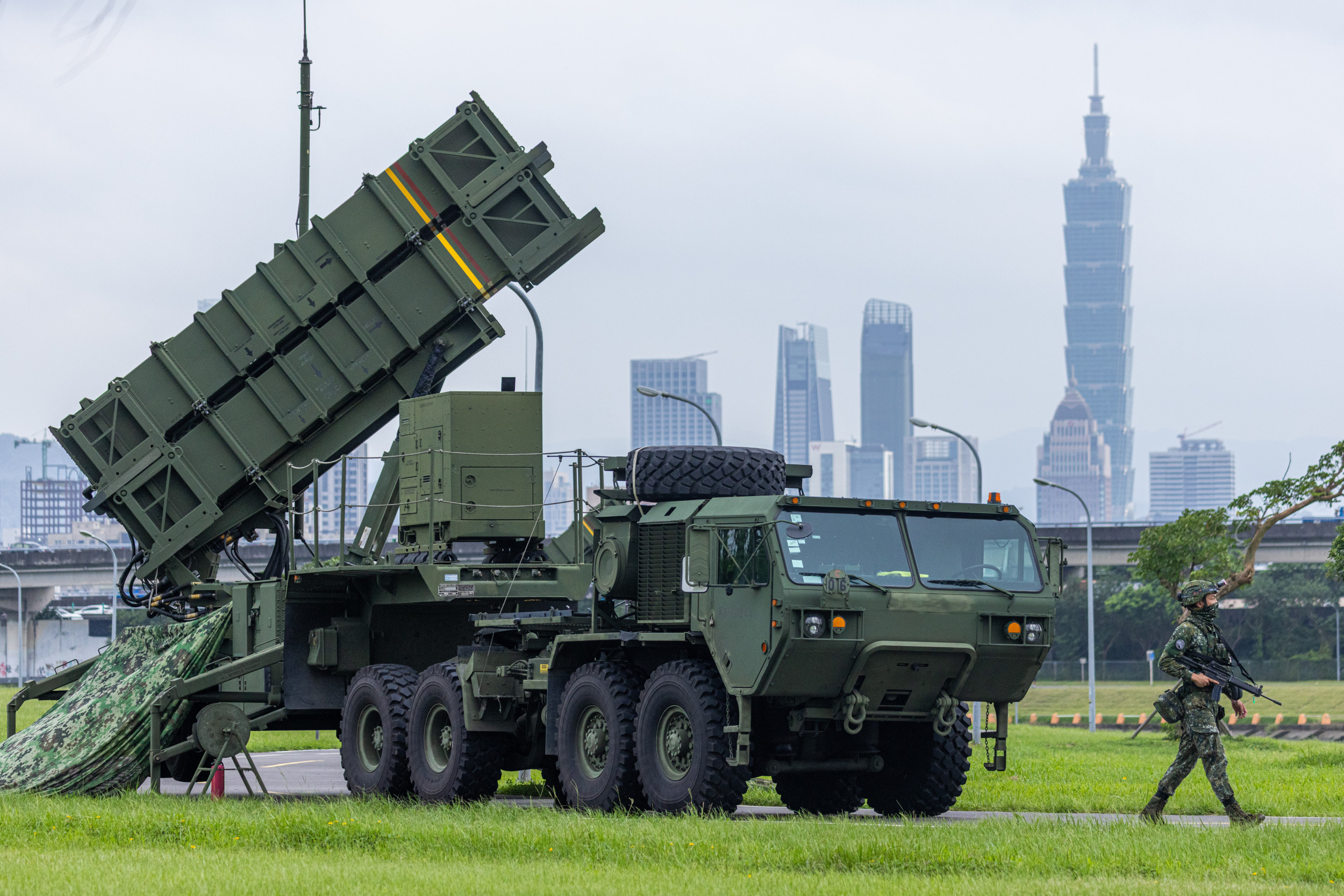 Trump wants $1 billion for Taiwan amid China military tensions