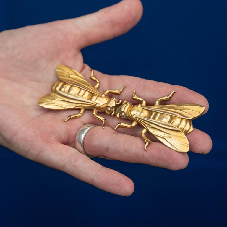 Golden bee cloak clasp stolen from Napoleon being auctioned off