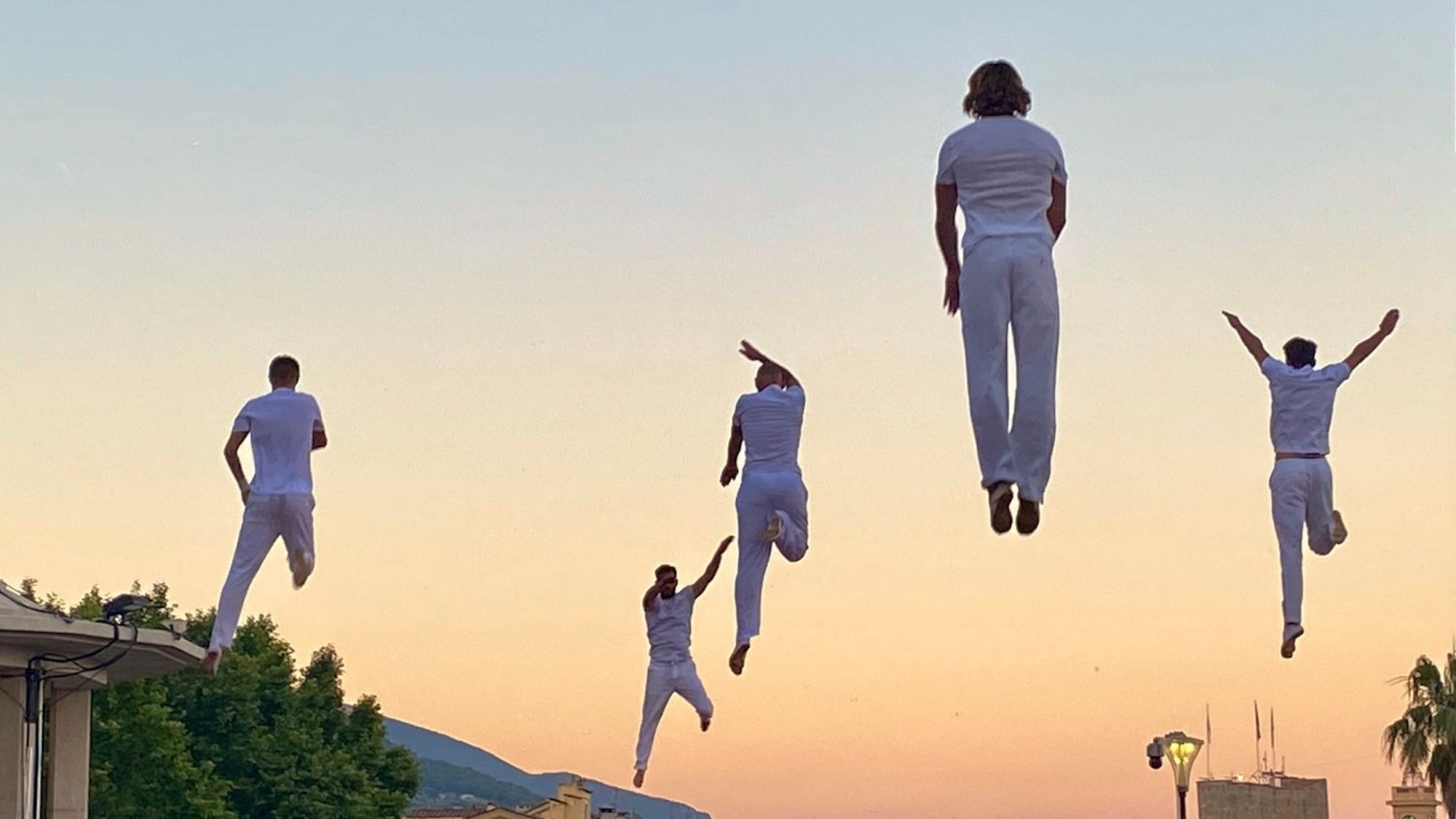 Entre trampolines et voltige, un ballet aérien sublime débarque cet été ...