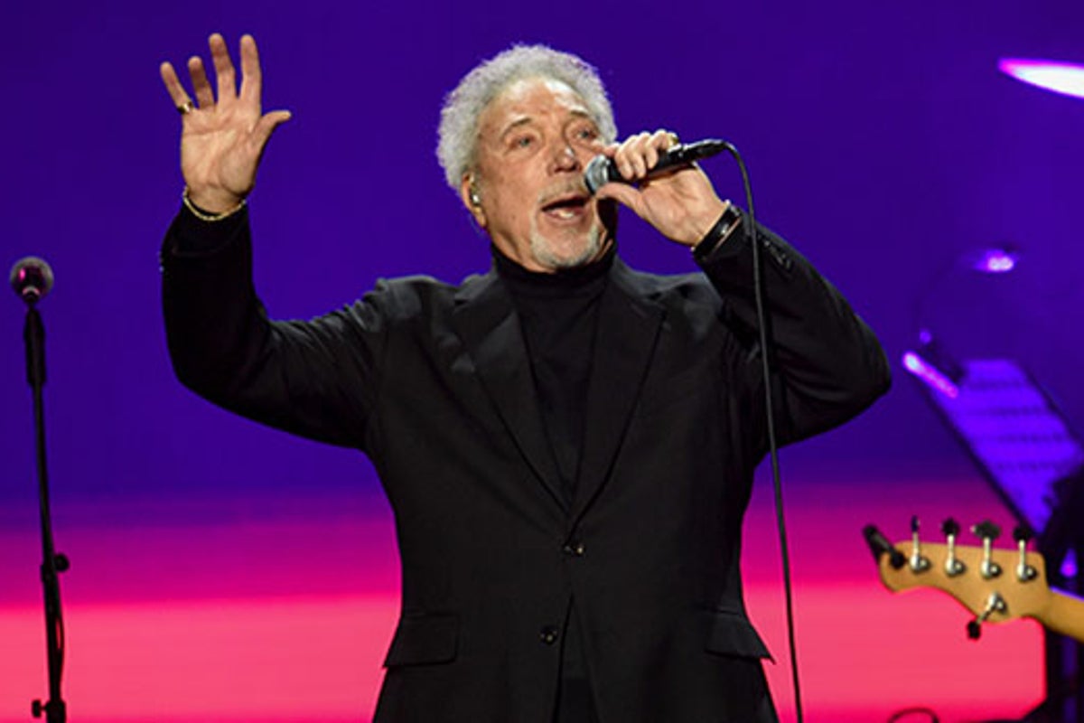 Sir Tom Jones postpones show with hours to go after being diagnosed ...
