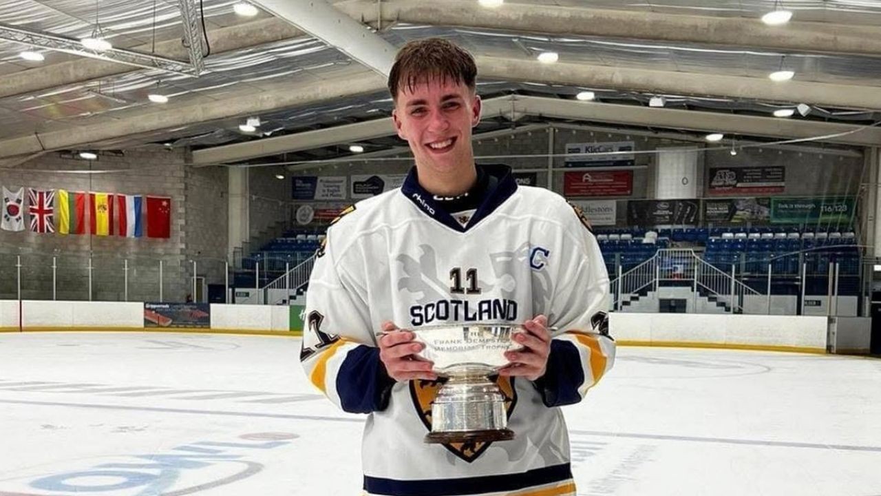 Gary Kelly, espoir du hockey sur glace, est mort à 19 ans