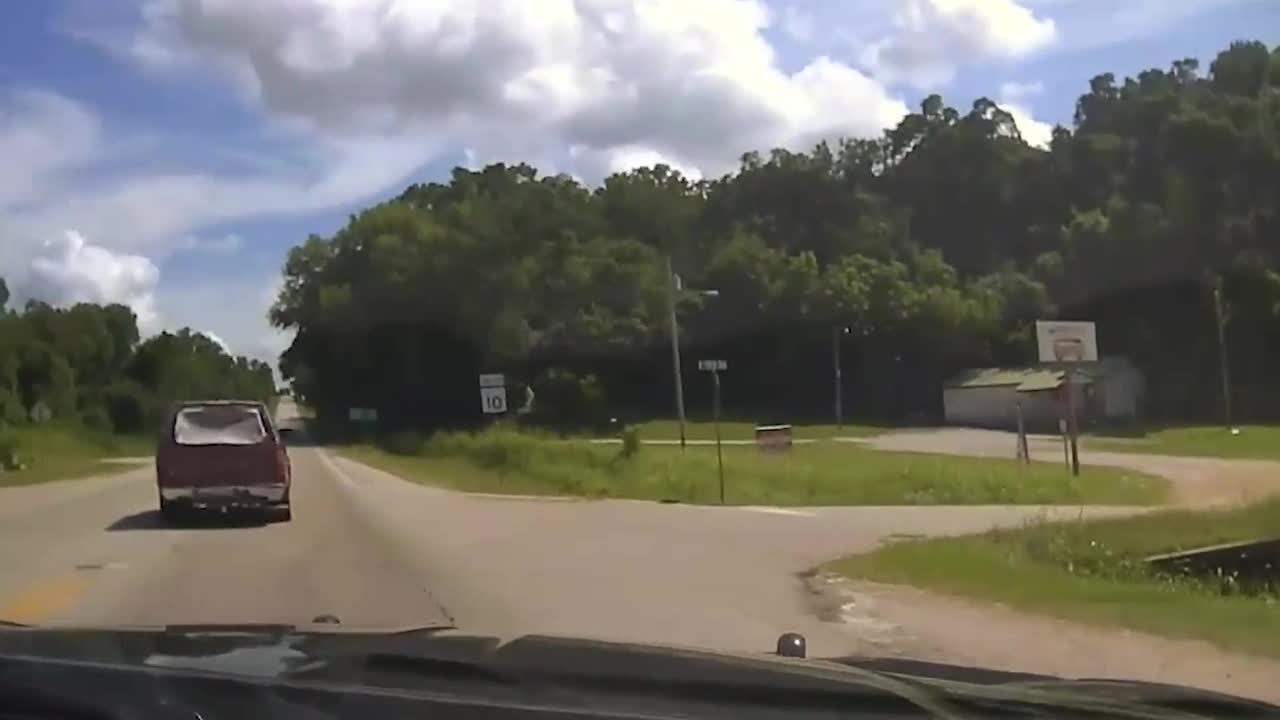 Traffic Stop Turns Pursuit: Tactical Maneuver Ends Quick Chase