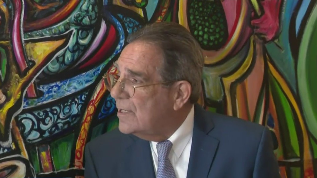 Xavier Suarez files paperwork to run for Miami mayor