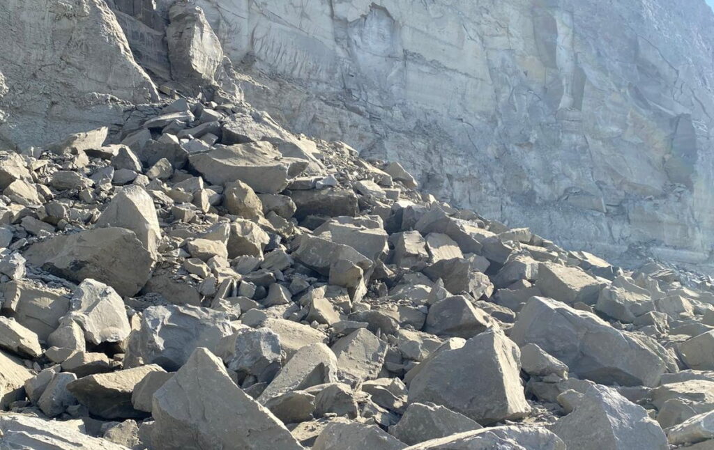 Large rock fall hits Jurassic Coast as public urged to stay away