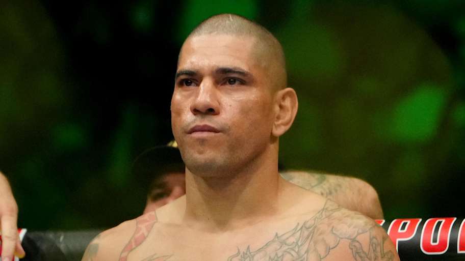 Giant kickboxer who shared ring with Adesanya and Pereira set for UFC debut