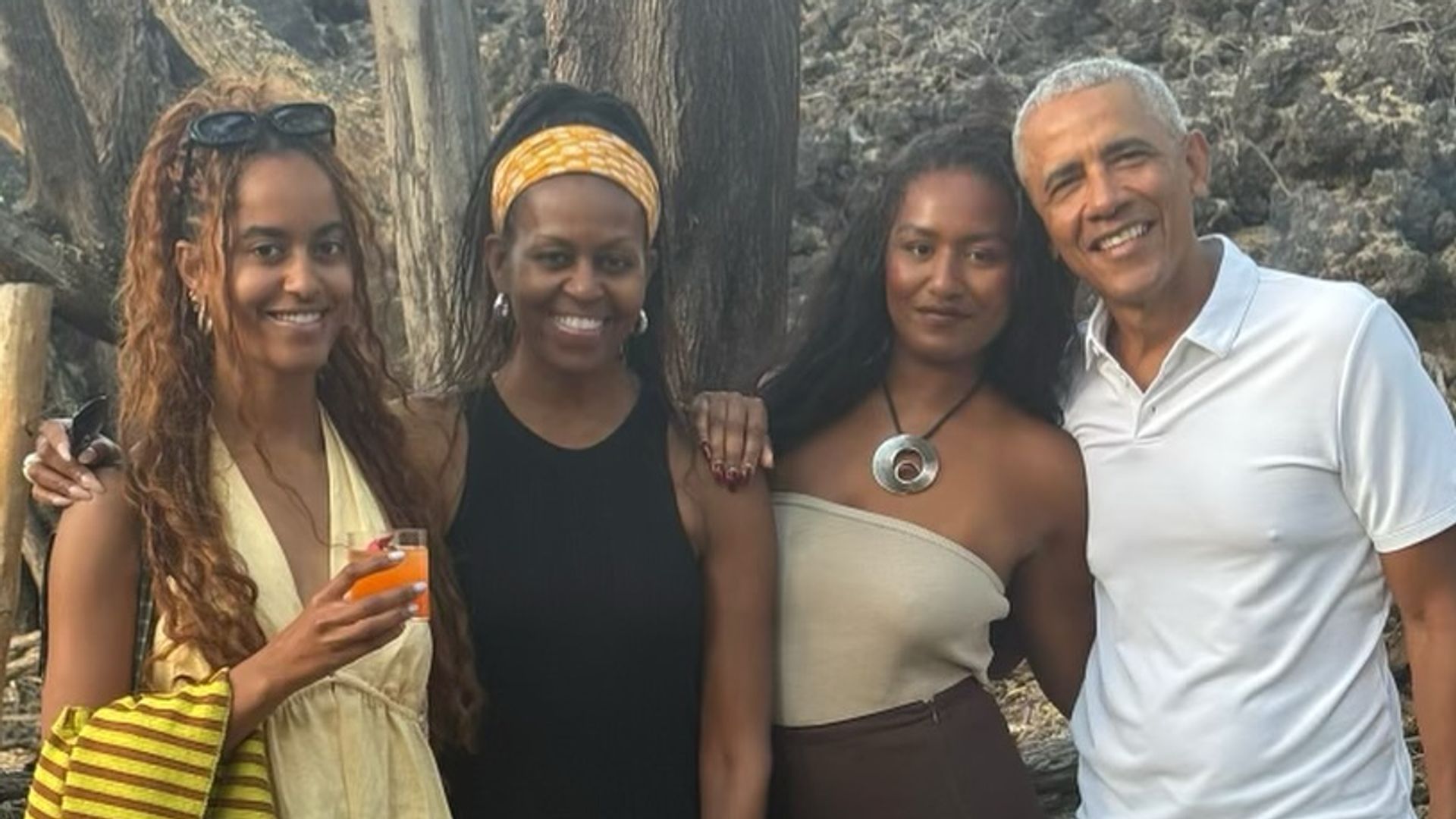 Malia and Sasha Obama's private lives spotlighted as mom Michelle ...