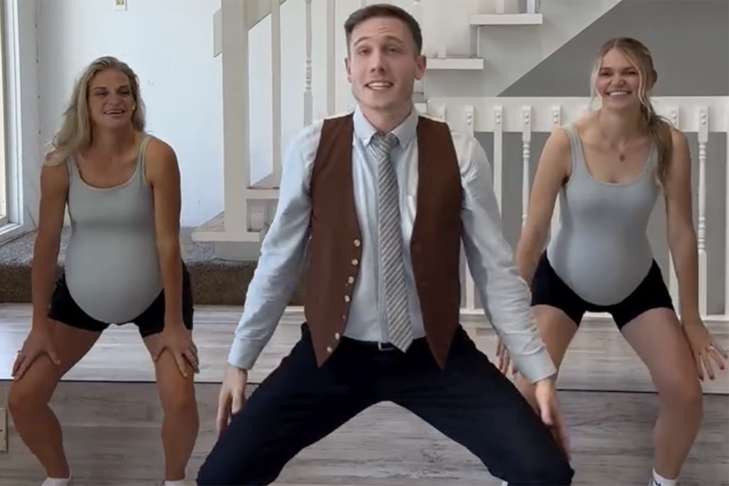 Pregnant Mom and Daughter, Who Are Set to Give Birth 10 Weeks Apart ...