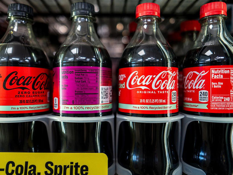 Coca-Cola to release new Coke with sugar. Trump says it's 'better' than ...