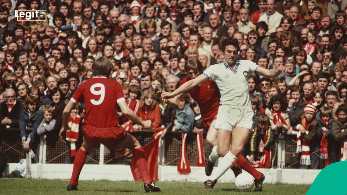 Fans mourn the death of Chelsea and Liverpool legend days after Club ...